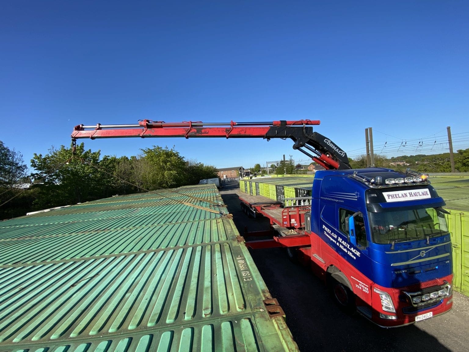 What is a HIAB? Is A HIAB A Lorry Loader? - Phelan Haulage Hiab Hire