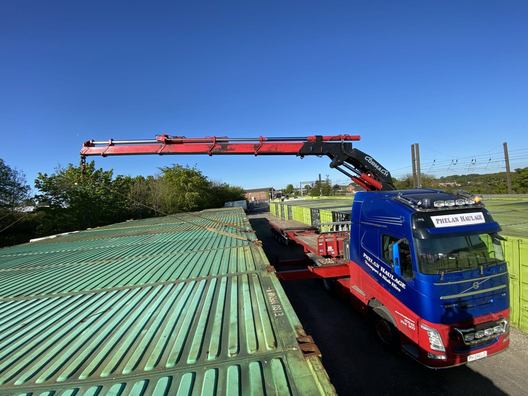 What is a HIAB? Is A HIAB A Lorry Loader? - Phelan Haulage Hiab Hire