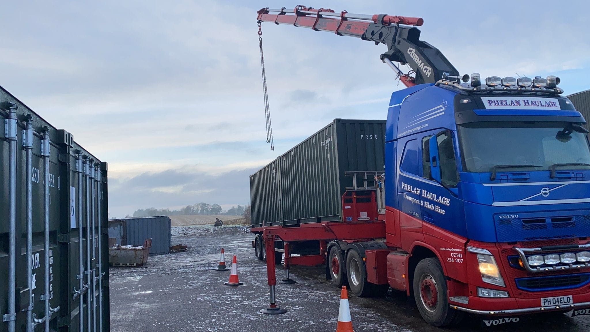 What is a HIAB? Is A HIAB A Lorry Loader? - Phelan Haulage Hiab Hire