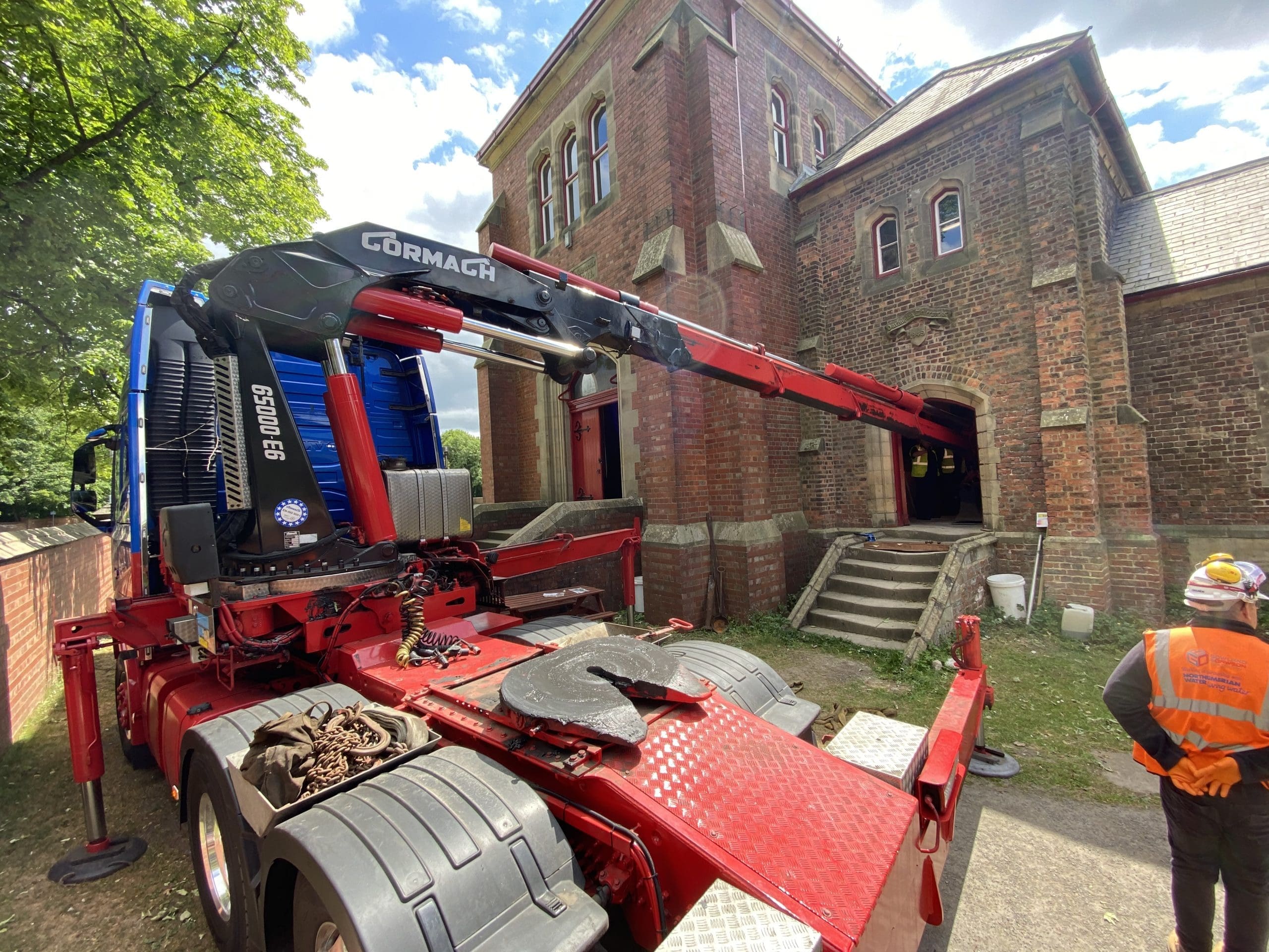 What is a HIAB? Is A HIAB A Lorry Loader? - Phelan Haulage Hiab Hire