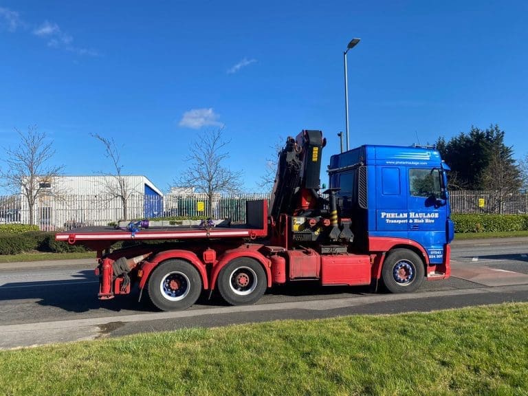 Rigid HIAB Using Demountable Body Trailer - Phelan Haulage